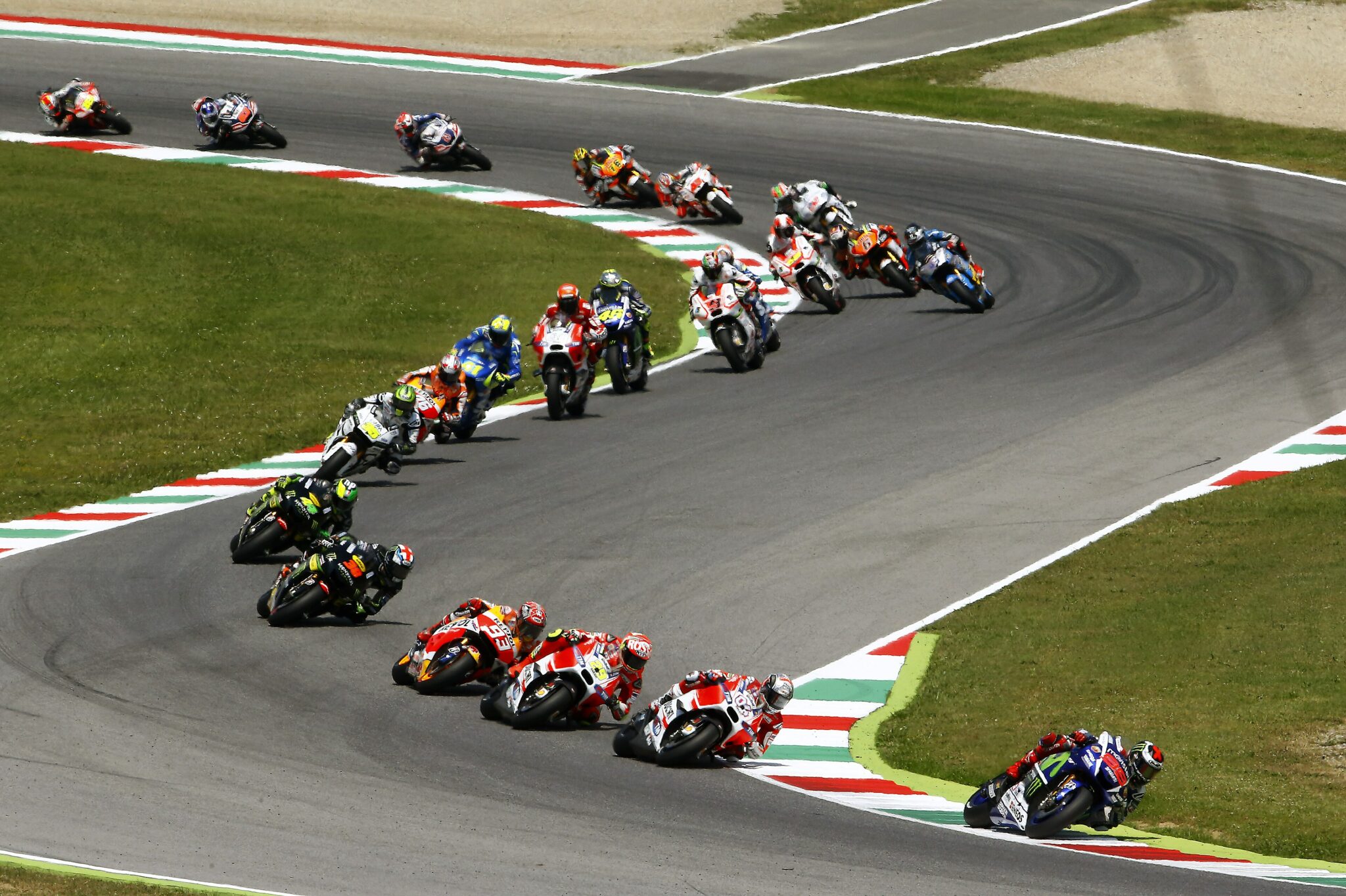 Vespa turns 80: Tuscany celebrates the global success of an Italian ...